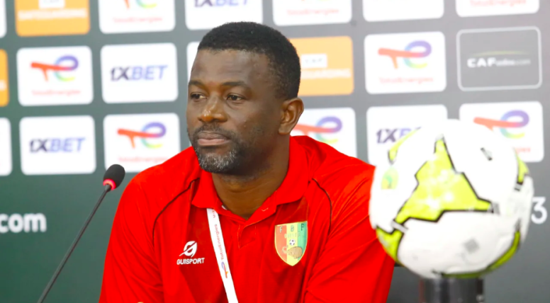 Morlaye Cissé félicite ses joueurs après la qualification demi-finale ...